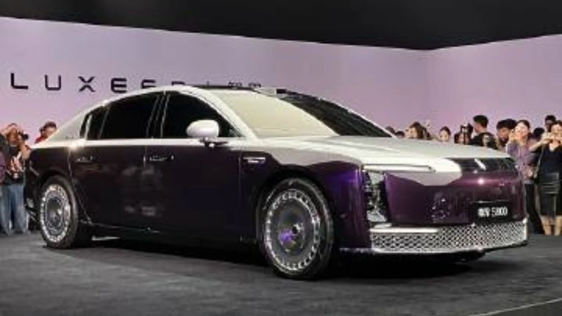 Huawei's Maextro S800 challenges Rolls Royce and Maybach