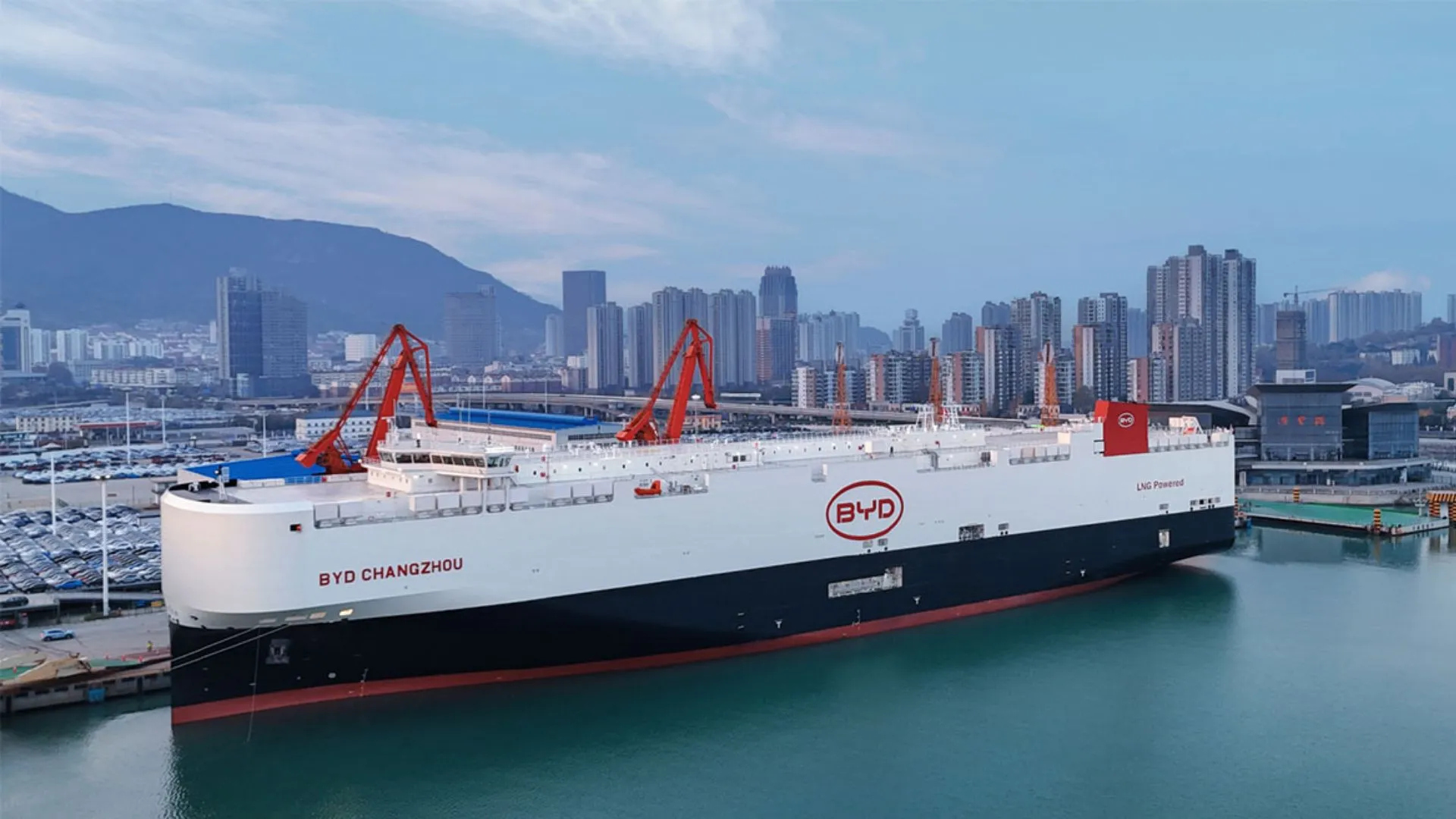 El buque BYD Changzhou transporta 5.000 vehículos a Europa