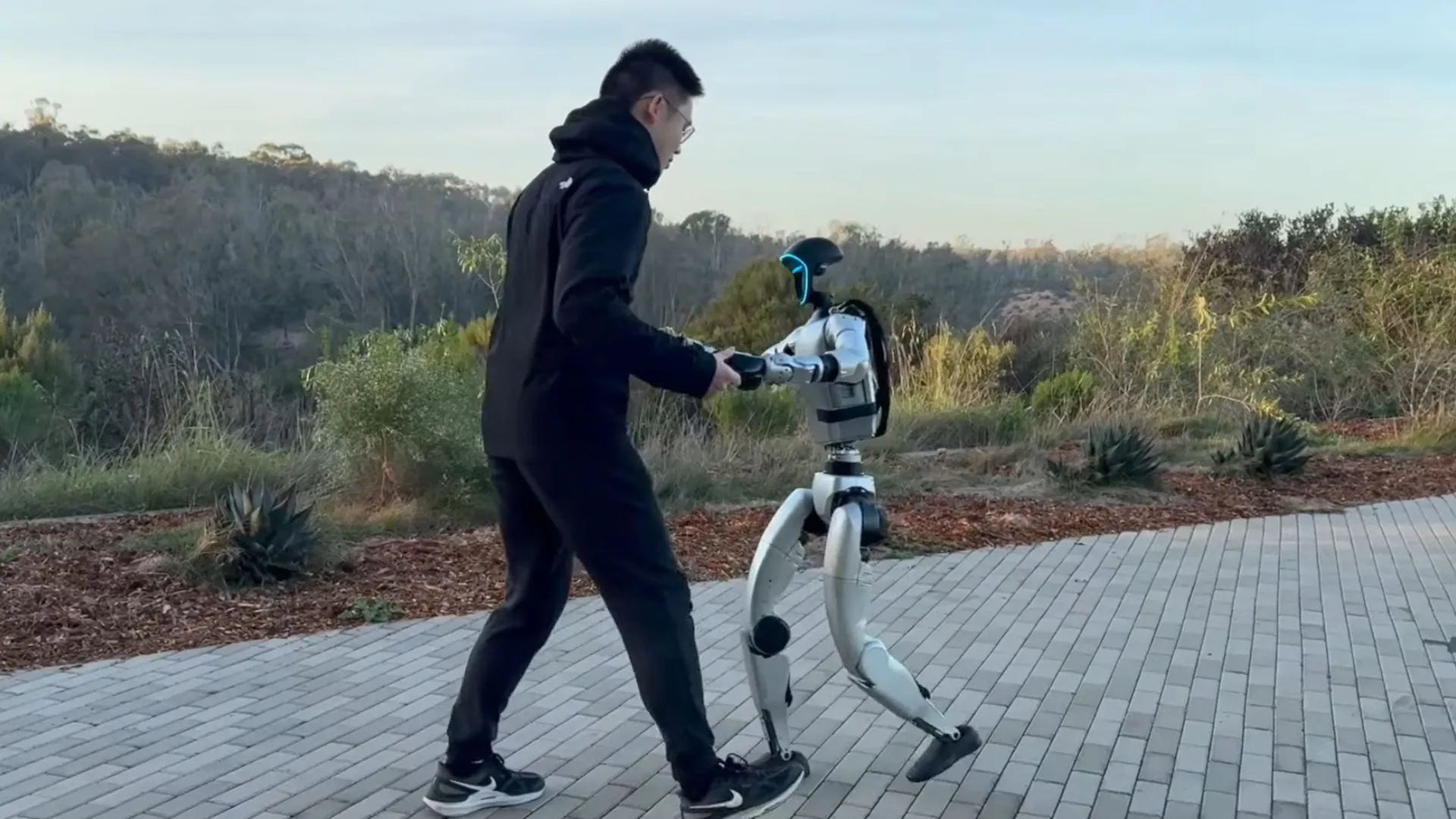 ExBody2: el robot humanoide que imita los movimientos humanos