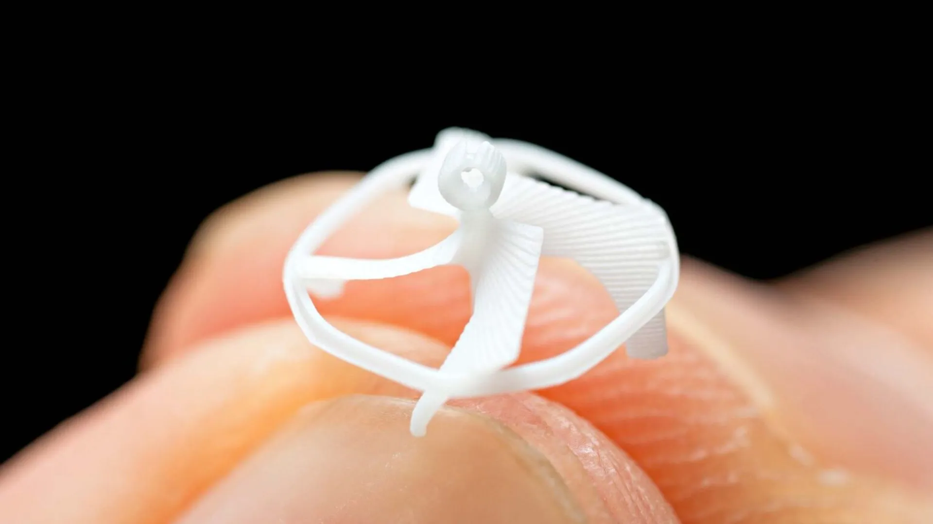 UC Berkeley unveils tiny wireless flying robot measuring less than 1 cm ...