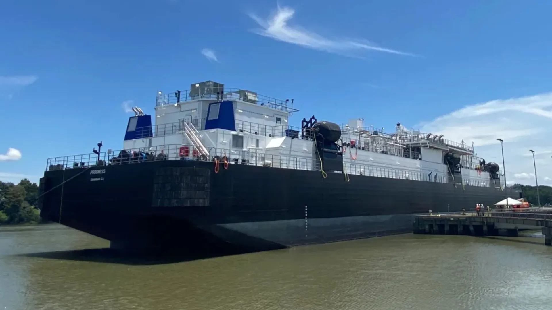Crowley takes delivery of large LNG fuel barge