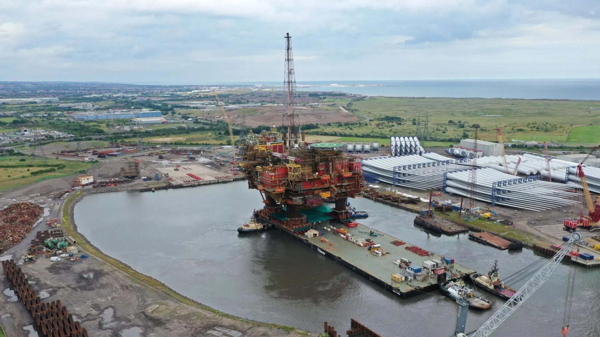 The Shell Brent Charlie platform arrived at Able Seaton harbor.