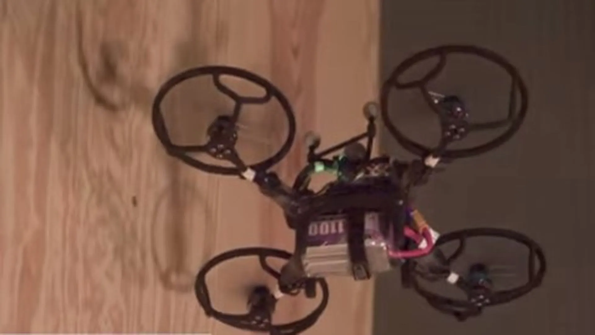 Conoce el robot Morphy volador autónomo que posee conciencia