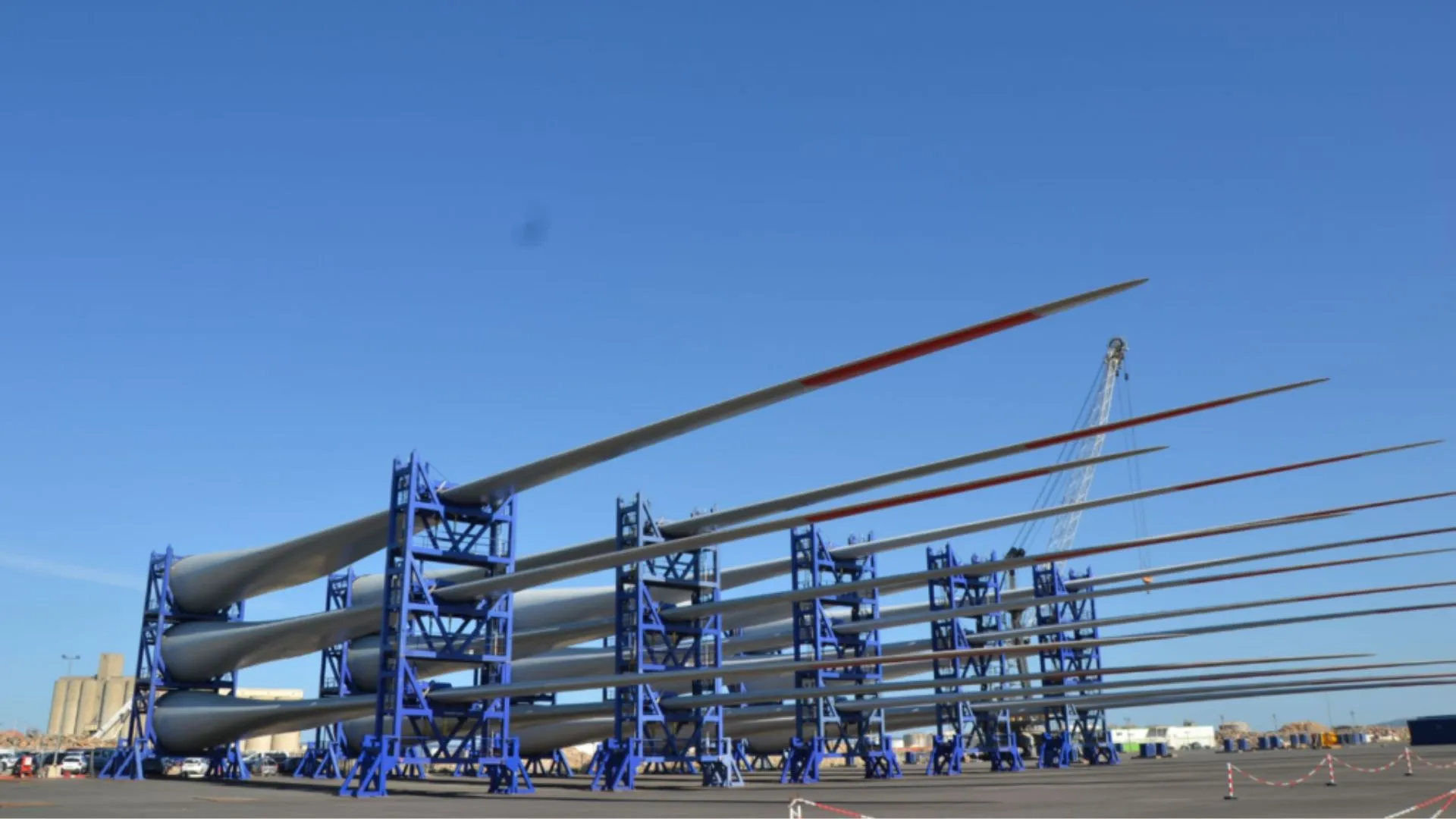 EFGL floating wind farm blades arrive in France