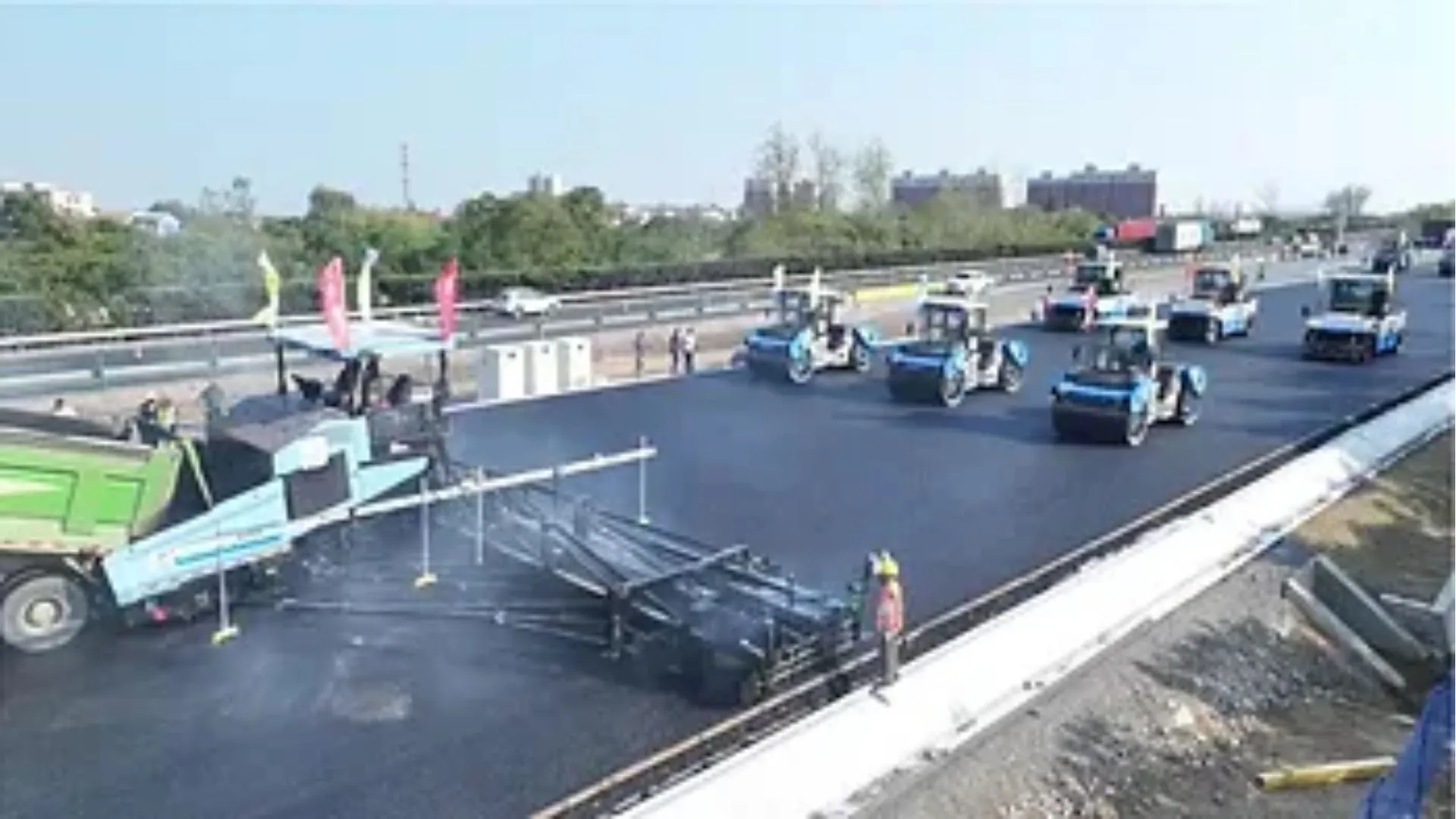 Watch how autonomous machines build 157 km of highway