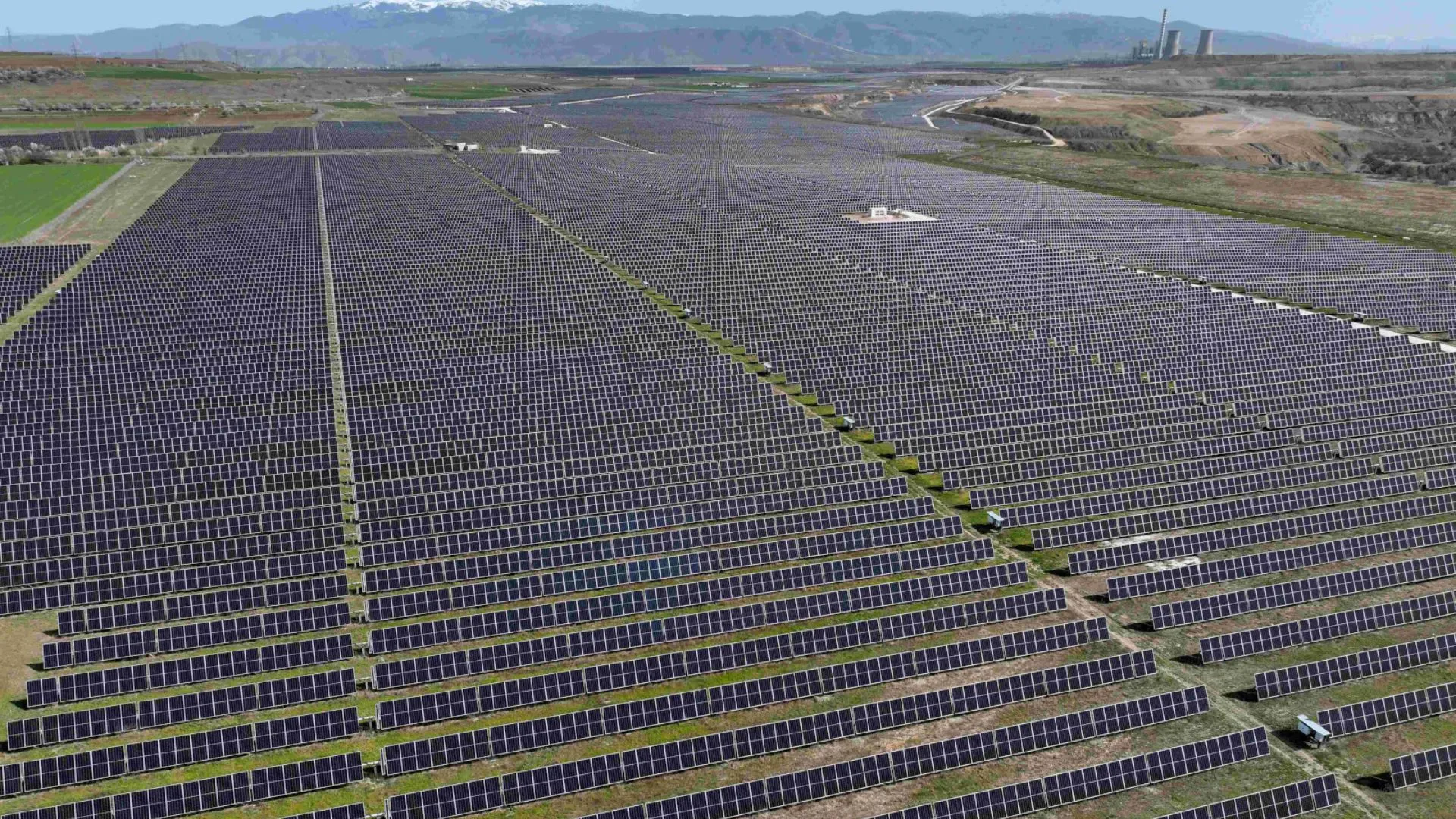 RWE and PPC confirm 567 MWp solar projects in Greece