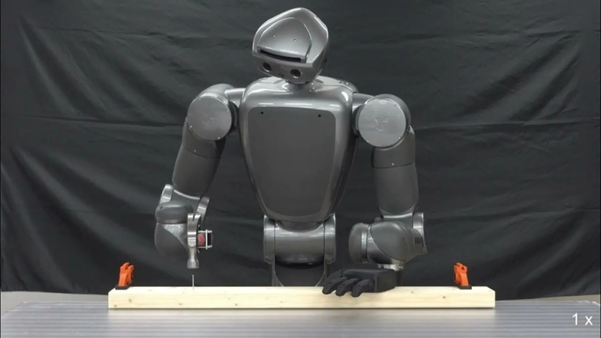 Have you seen a carpenter robot? Get to know him: his name is Torobo.