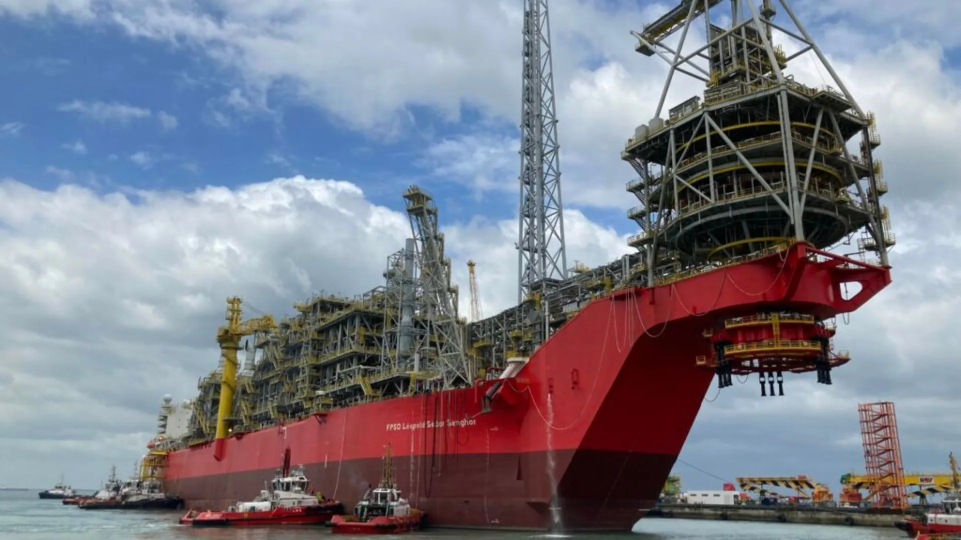 Woodside achieves first oil extraction in Senegal