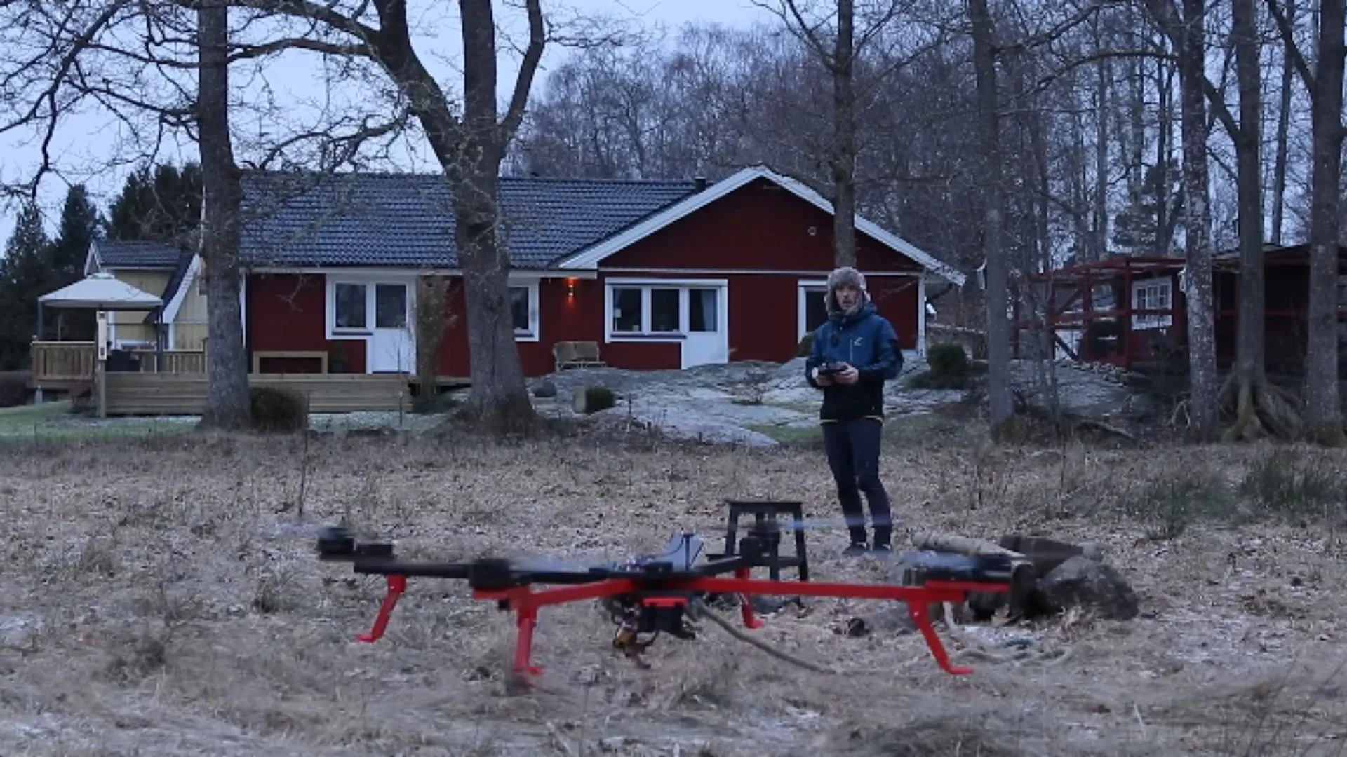 YouTuber creates a "homemade drone" capable of lifting more than 100 kg