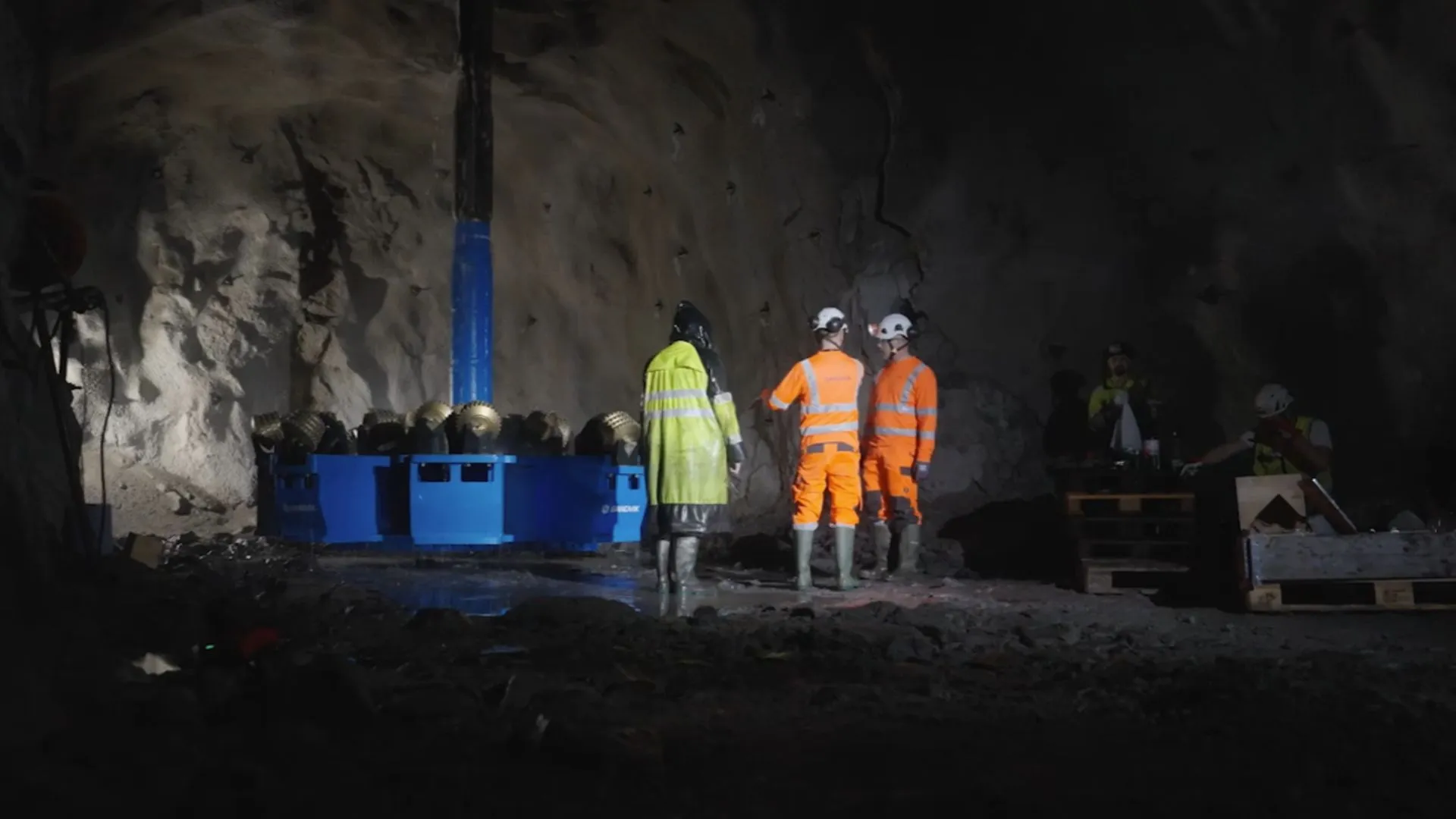 Record: A ventilation shaft of more than 700 meters was drilled in a ...