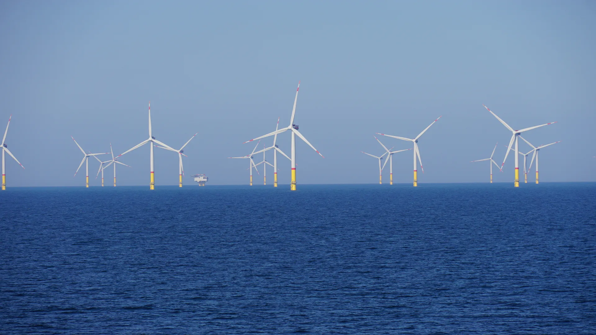 Sofia offshore wind farm exceeds 50 % of installation