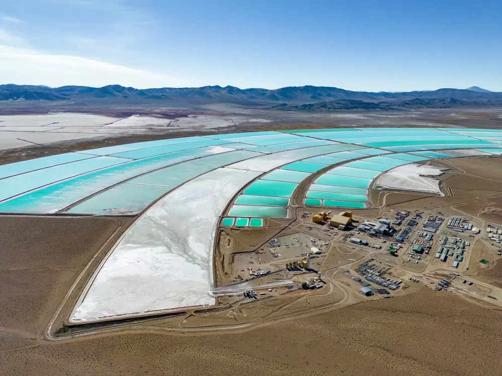 Bolivia allied with a Chinese consortium to build a lithium plant