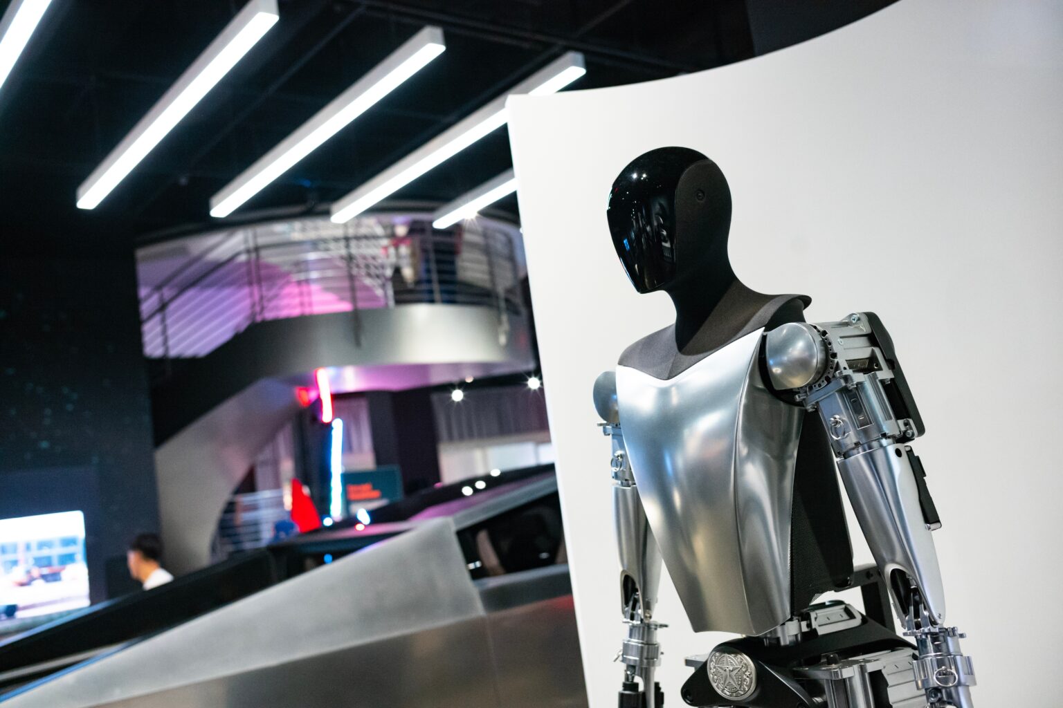 Tesla's humanoid robot could sell cars