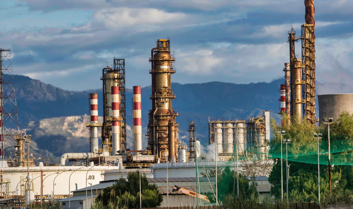 Distillation in the oil and gas industry