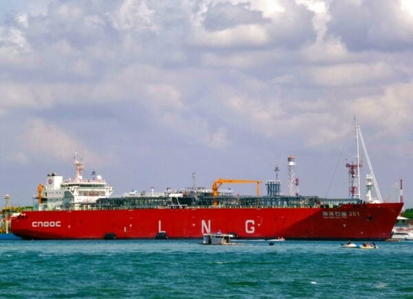 The largest LNG transport bunker ship in the world begins operations ...